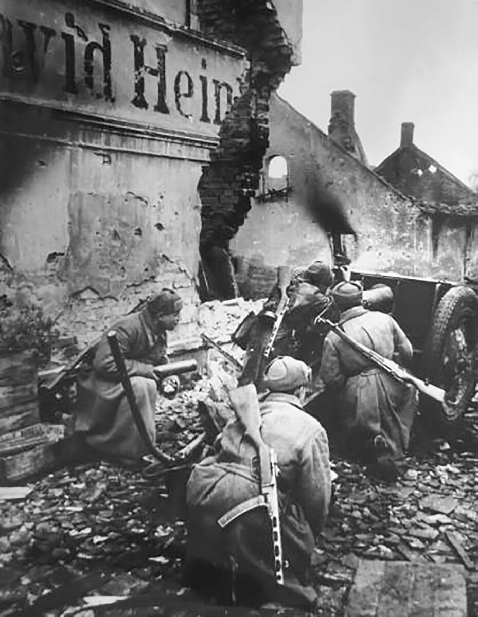 El día que Adolf Hitler se suicidó ante el avance del Ejército Rojo ...